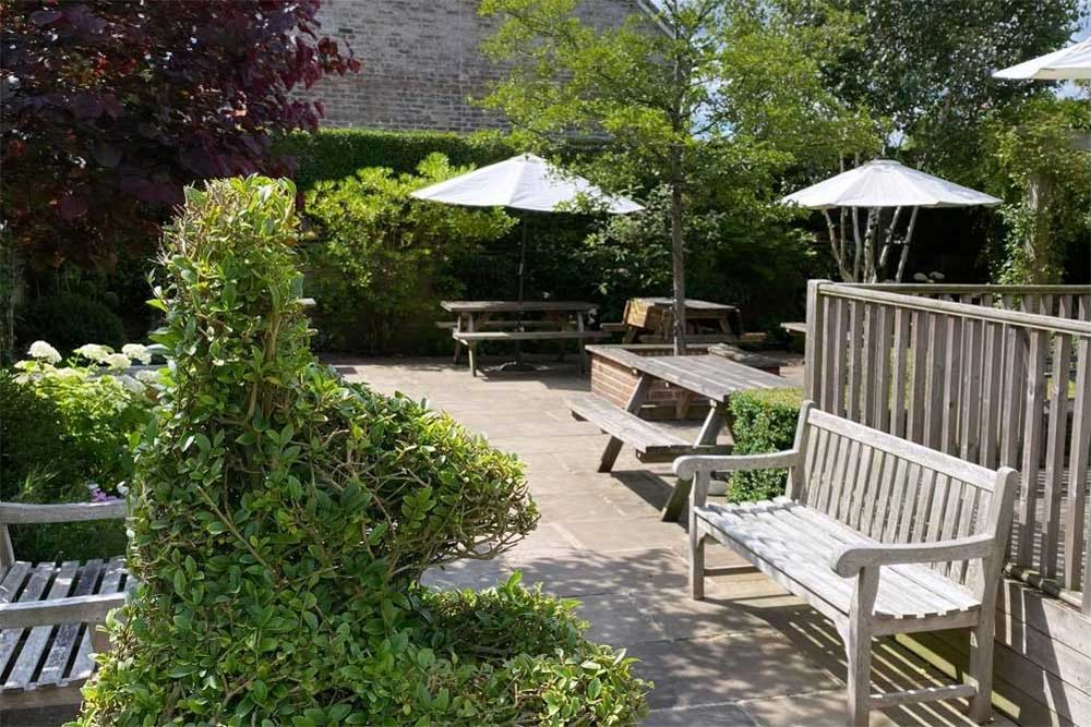 The best countryside pubs for food (fairly) near London | Hot Dinners ...