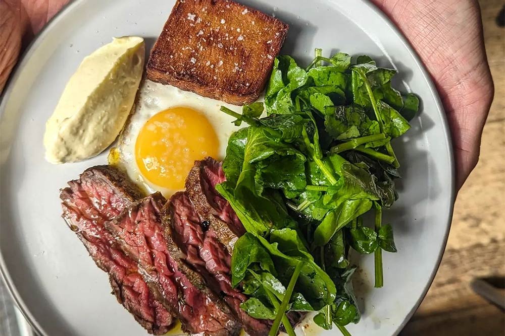 Features | Hot Dinners